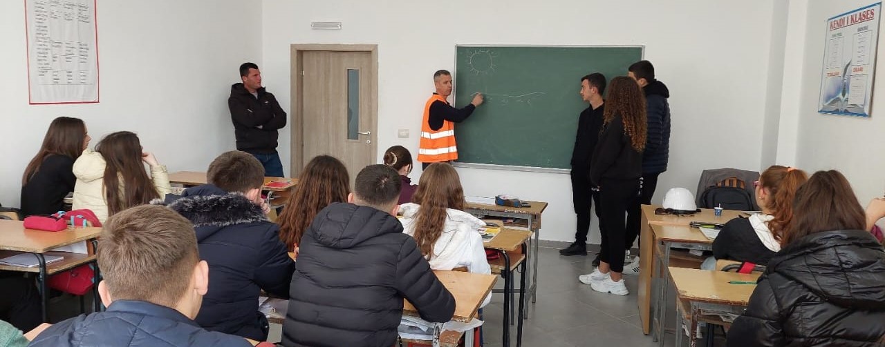 shkolla studentë Trajnime për Sigurinë Rrugës - Karavasta Solar